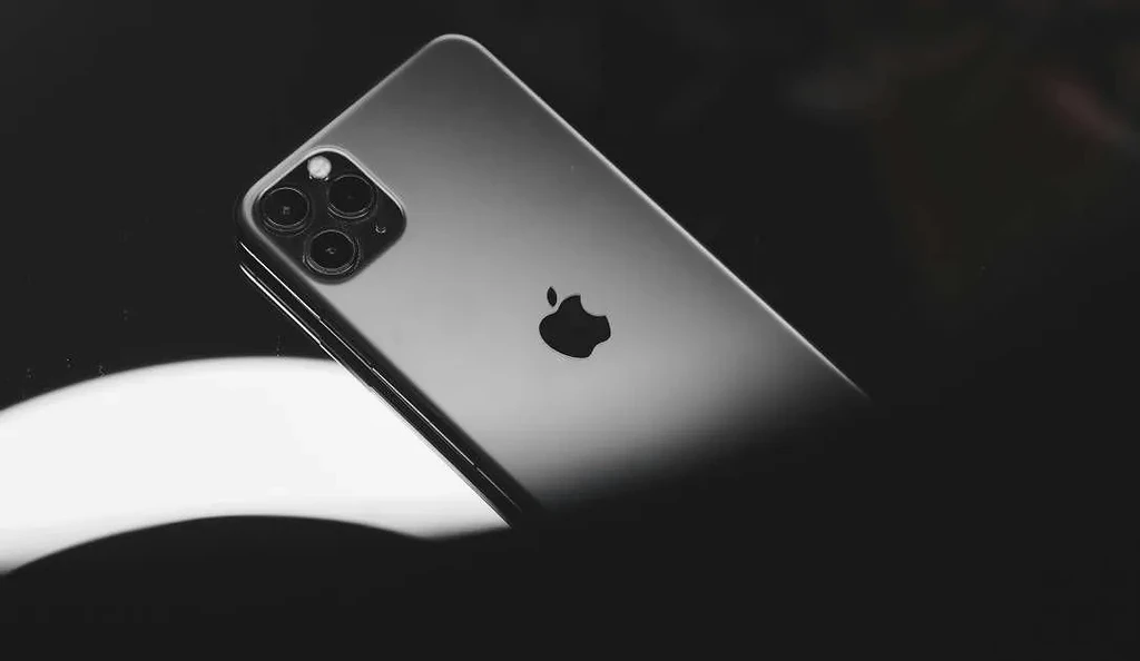 Apple notifies victims in 100 countries of likely spyware targeting - News - Privacy Guides ...